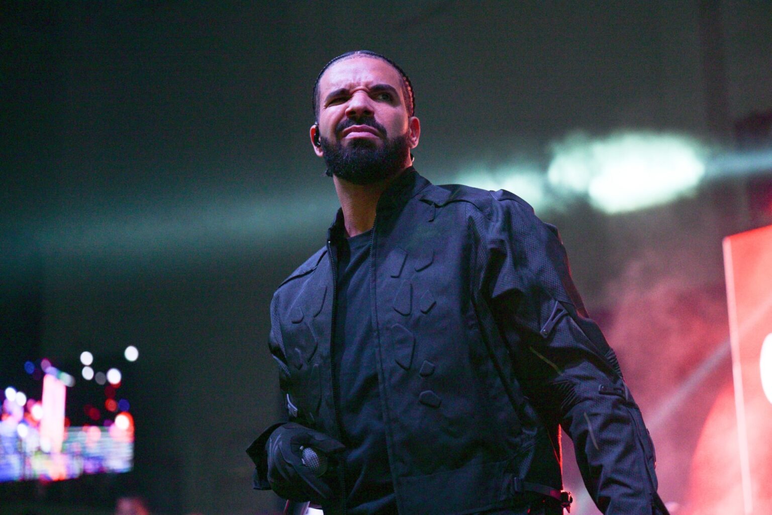 AI Drake ‘the type of guy to start floating towards the pie when he ...